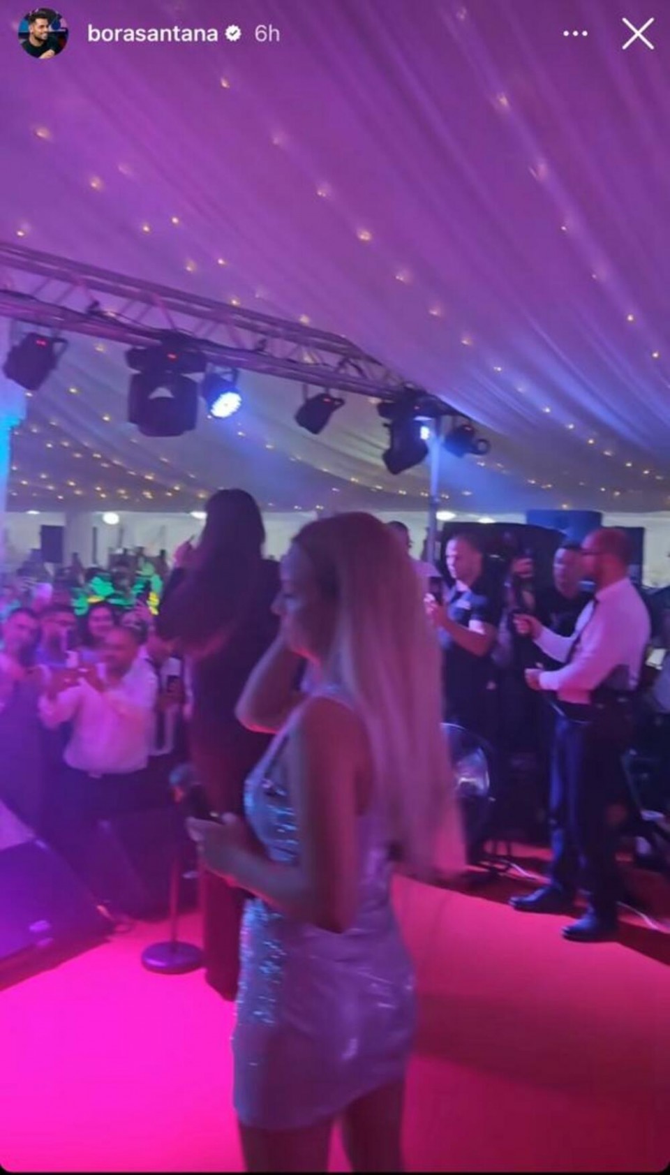 Mlada s krunom i kilo zlata, torta ko soliter: Ceca na romskoj svadbi ...